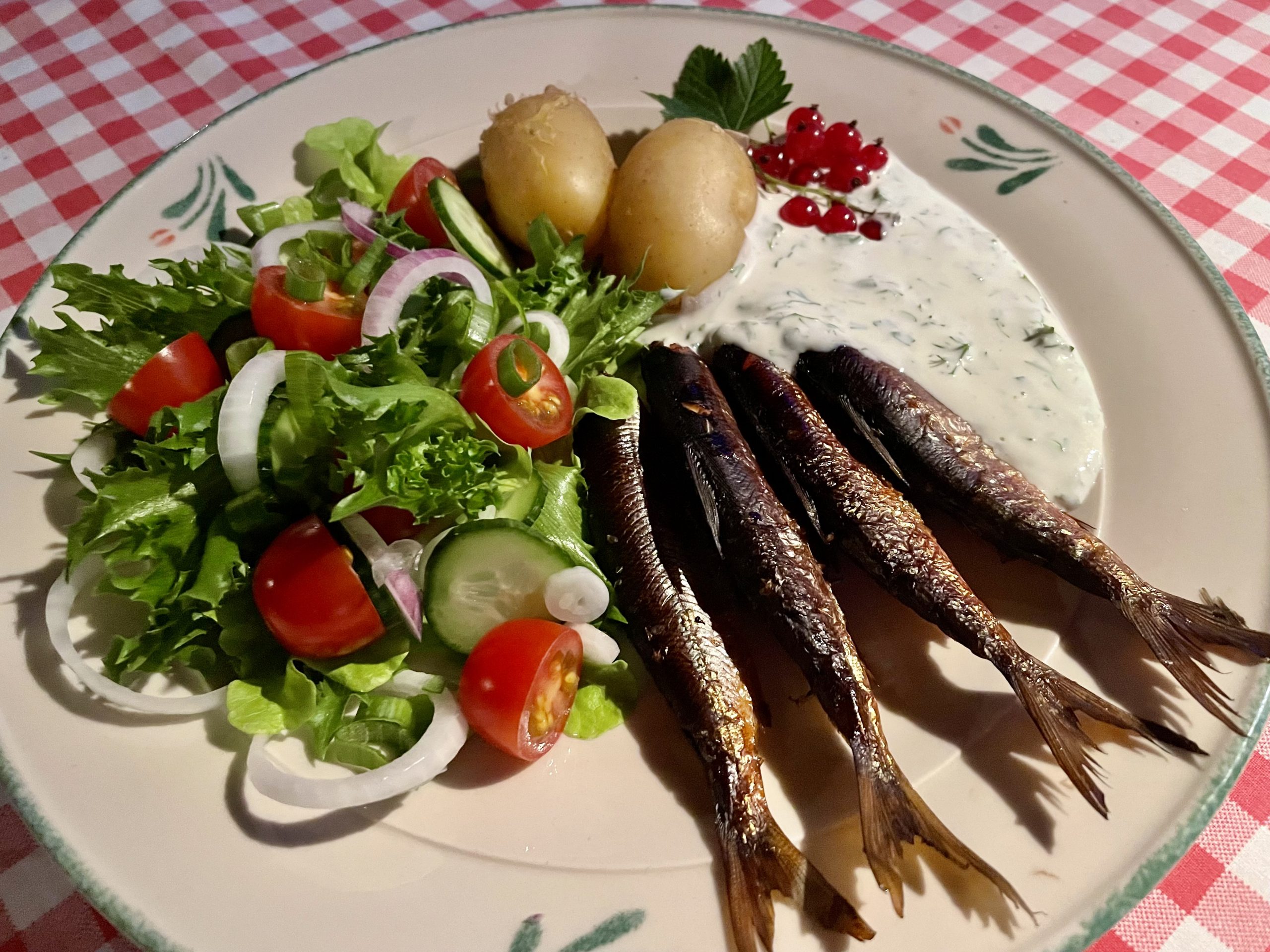 Savumuikut ja raikas yrttinen kastike - Kalaruoka