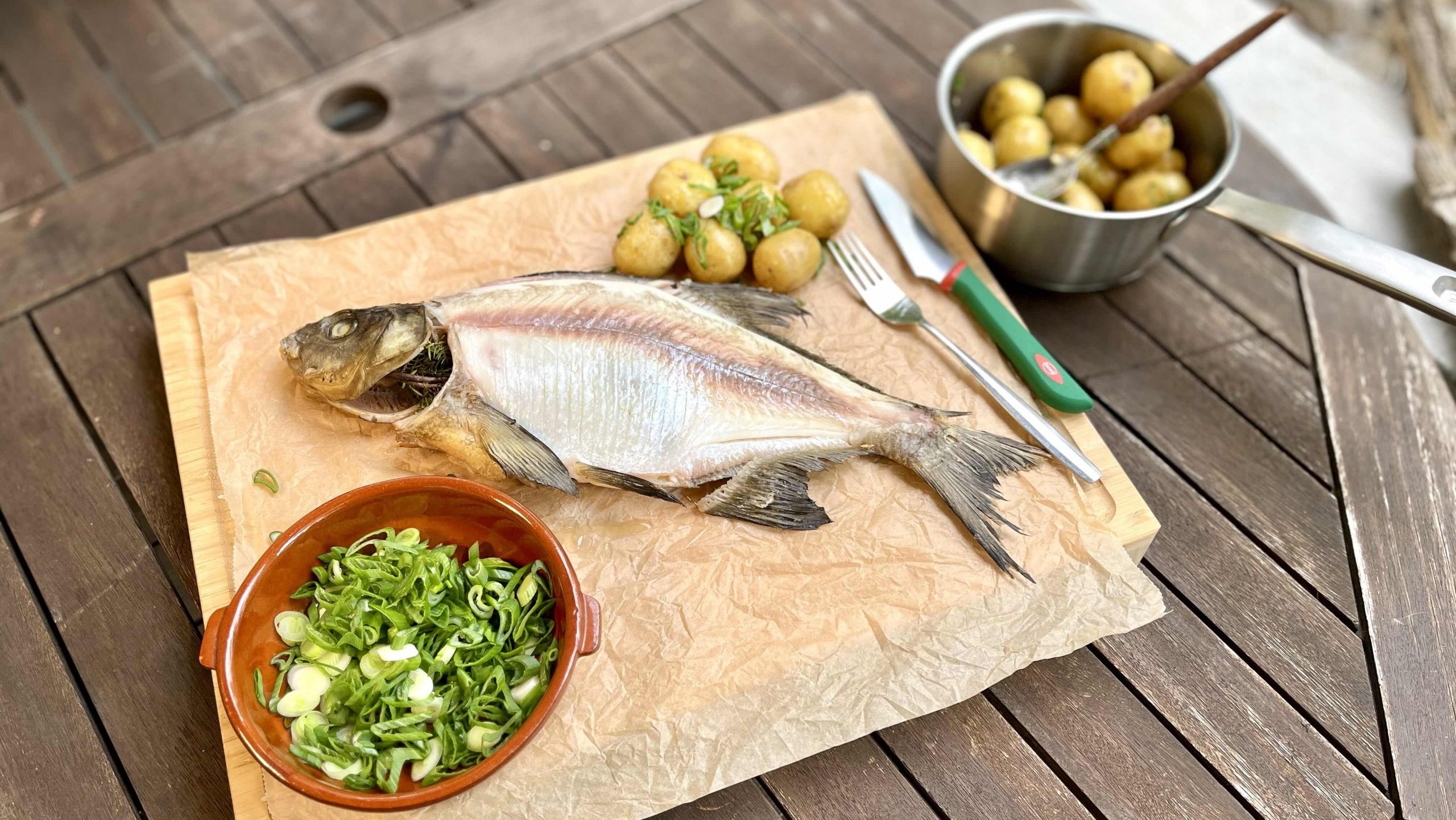 Saaristolaistyyliin savustettu lahna (liemisuolattu) - Kalaruoka